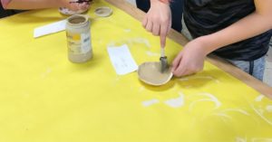 How to make a pinch pot - Wheel & Clay